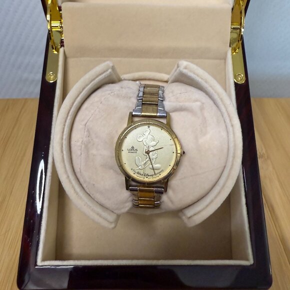 Disney | Accessories | Lorus Vintage Disney Mickey Mouse Raised Watch ...